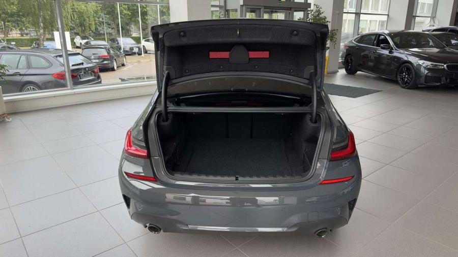 Grey BMW 318 2022 in Marijampole, with an engine capacity of 2.00 L and mileage of 218 thousand km for 23999 €, photo 6 on AUTOMOTO.COM.LV