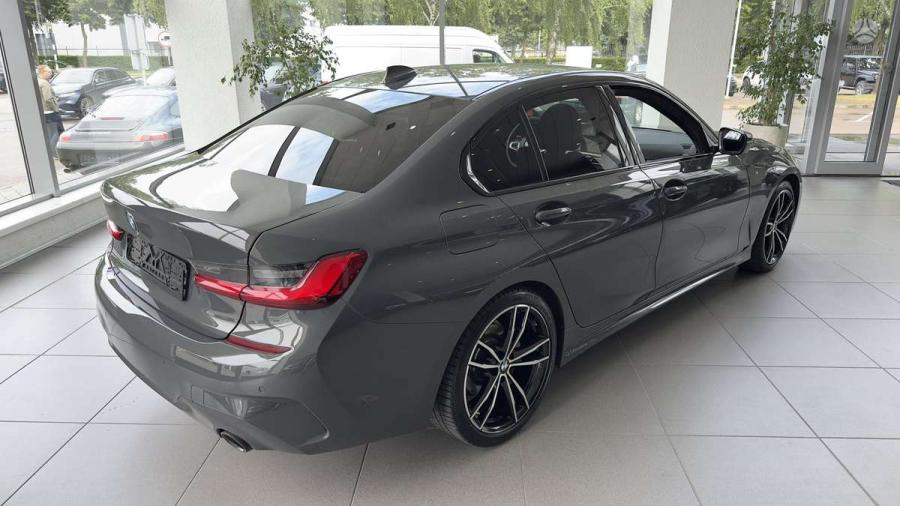 Grey BMW 318 2022 in Marijampole, with an engine capacity of 2.00 L and mileage of 218 thousand km for 23999 €, photo 7 on AUTOMOTO.COM.LV