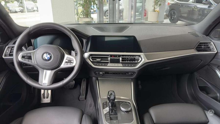 Grey BMW 318 2022 in Marijampole, with an engine capacity of 2.00 L and mileage of 218 thousand km for 23999 €, photo 11 on AUTOMOTO.COM.LV