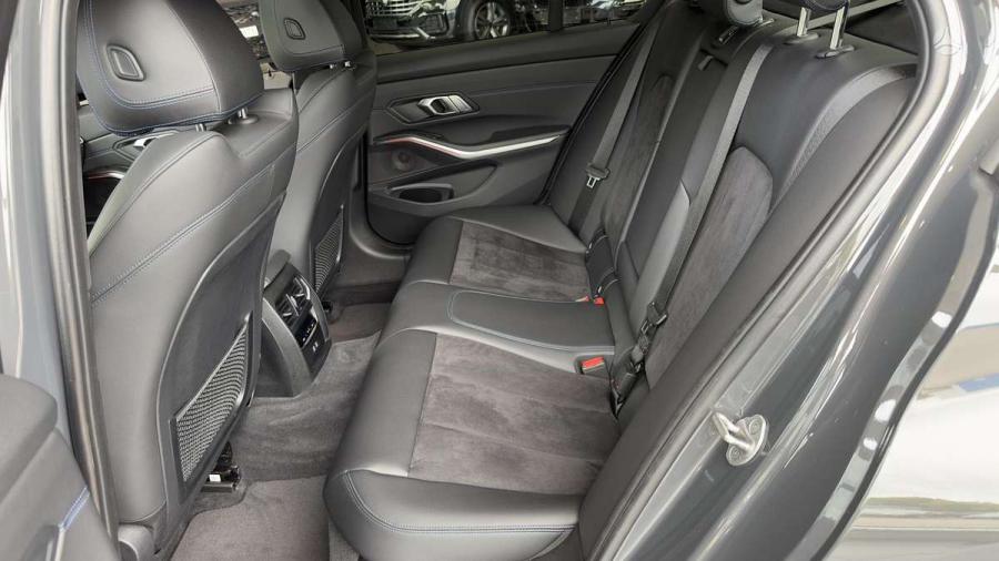 Grey BMW 318 2022 in Marijampole, with an engine capacity of 2.00 L and mileage of 218 thousand km for 23999 €, photo 14 on AUTOMOTO.COM.LV