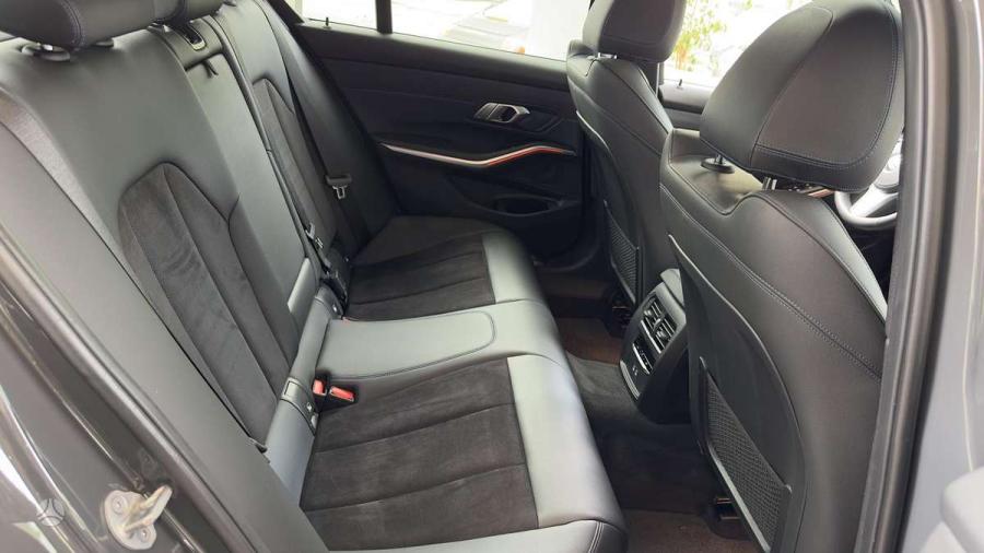 Grey BMW 318 2022 in Marijampole, with an engine capacity of 2.00 L and mileage of 218 thousand km for 23999 €, photo 15 on AUTOMOTO.COM.LV