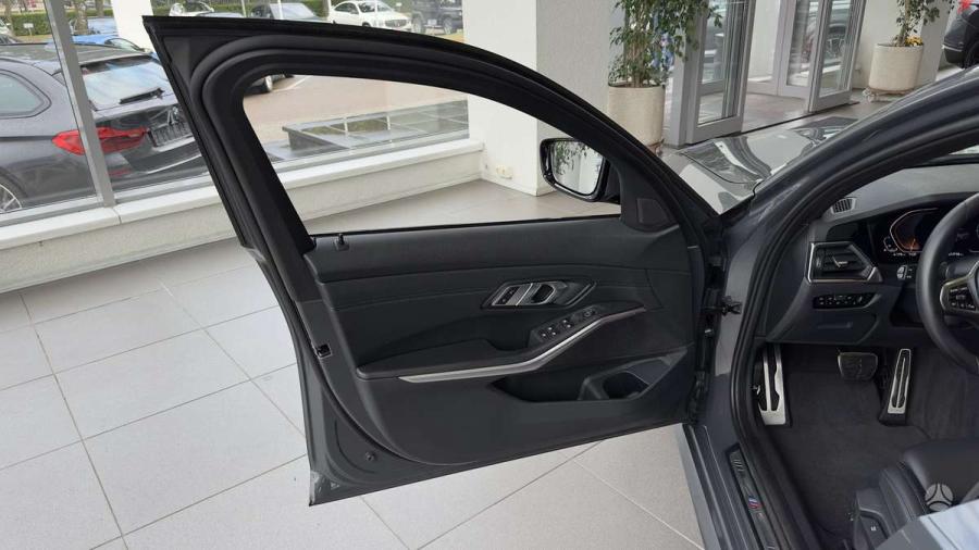 Grey BMW 318 2022 in Marijampole, with an engine capacity of 2.00 L and mileage of 218 thousand km for 23999 €, photo 19 on AUTOMOTO.COM.LV
