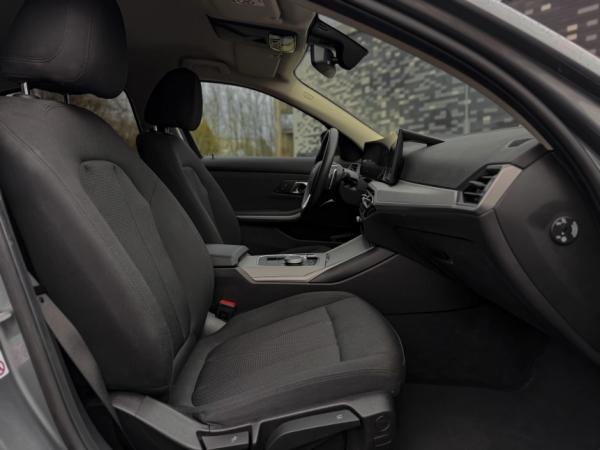 Pelēks BMW 318 2024 Rīga, ar dzinēja tilpumu 2.00 L un nobraukumu 61 tūkst. km par 29700 €, foto 9 vietnē AUTOMOTO.COM.LV