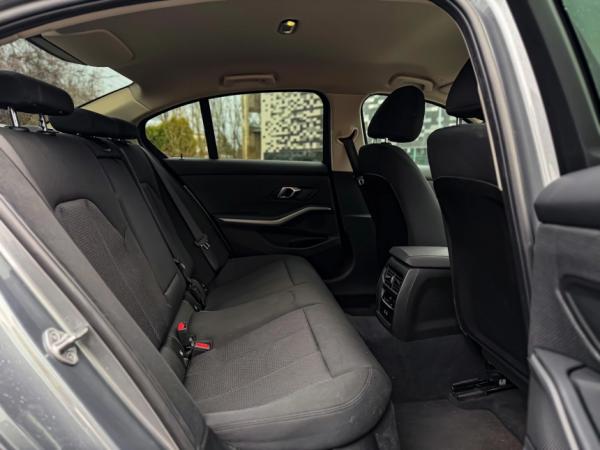 Pelēks BMW 318 2024 Rīga, ar dzinēja tilpumu 2.00 L un nobraukumu 61 tūkst. km par 29700 €, foto 10 vietnē AUTOMOTO.COM.LV