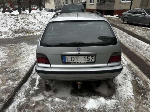 Grey BMW 318 1997 in Vilnius, with an engine capacity of 1.67 L and mileage of 400 thousand km for 2500 €, photo 3 on AUTOMOTO.COM.LV