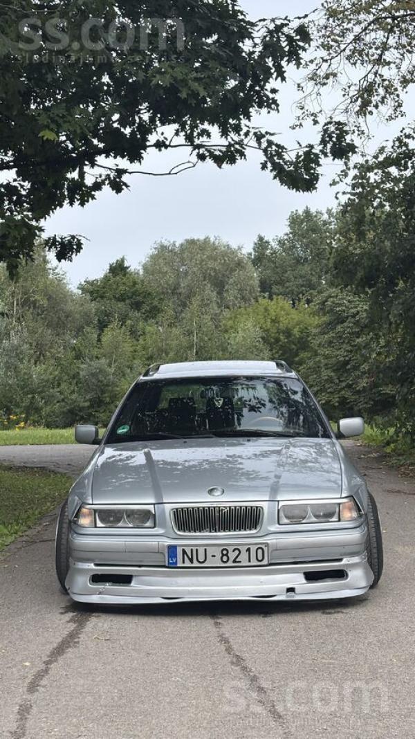 Grey BMW 318 1997 in Riga, with an engine capacity of 1.80 L and mileage of 216 thousand km for 3050 €, photo 3 on AUTOMOTO.COM.LV