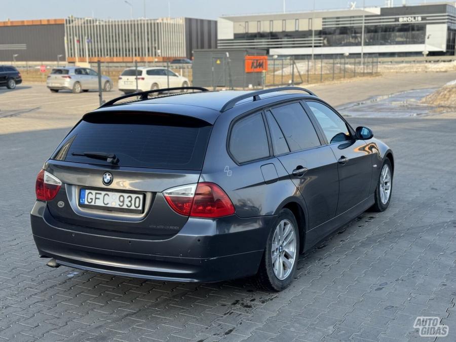 Pelēks BMW 318 2006 Viļņa, ar dzinēja tilpumu 2.00 L un nobraukumu 330 tūkst. km par 1800 €, foto 3 vietnē AUTOMOTO.COM.LV