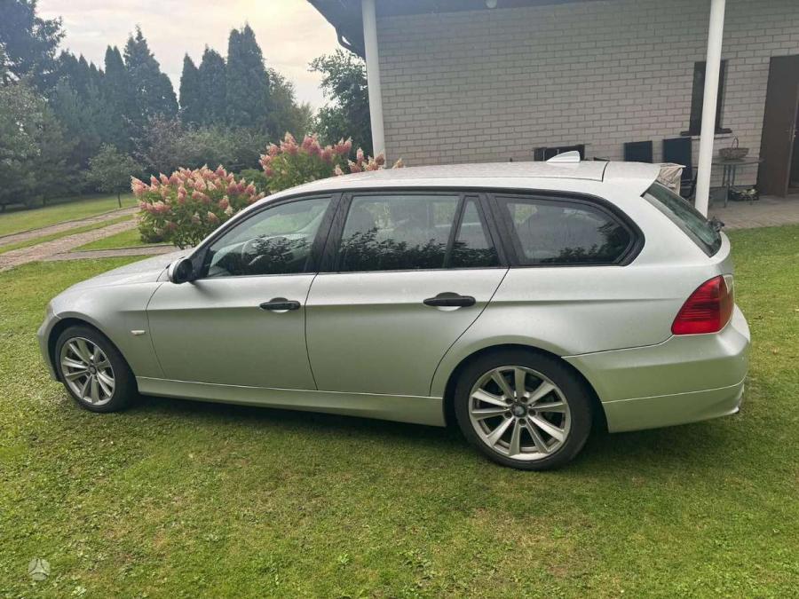 Pelēks BMW 318 2006 Kauņa, ar dzinēja tilpumu 2.00 L un nobraukumu 307 tūkst. km par 2400 €, foto 4 vietnē AUTOMOTO.COM.LV