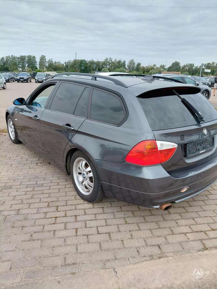 Grey BMW 318 2006 in Marijampole, with an engine capacity of 2.00 L and mileage of 237 thousand km for 2200 €, photo 4 on AUTOMOTO.COM.LV