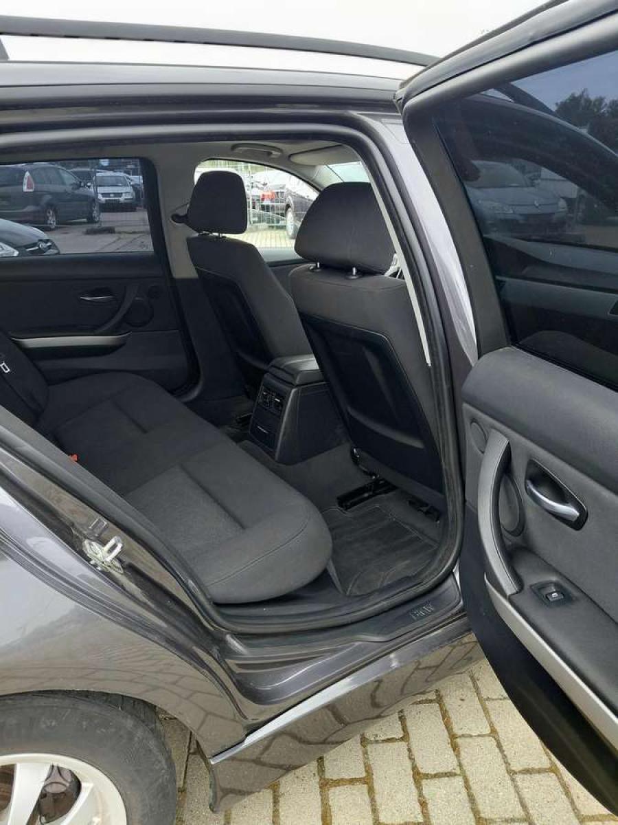 Grey BMW 318 2006 in Marijampole, with an engine capacity of 2.00 L and mileage of 237 thousand km for 2200 €, photo 14 on AUTOMOTO.COM.LV