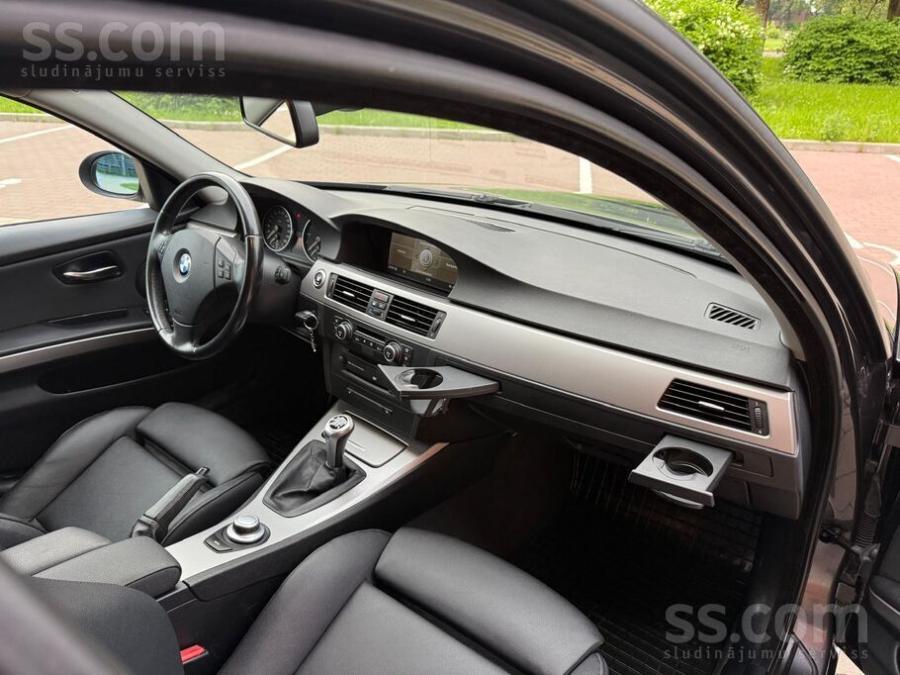 Grey BMW 318 2007 in Riga, with an engine capacity of 1.80 L and mileage of 326 thousand km for 3800 €, photo 6 on AUTOMOTO.COM.LV