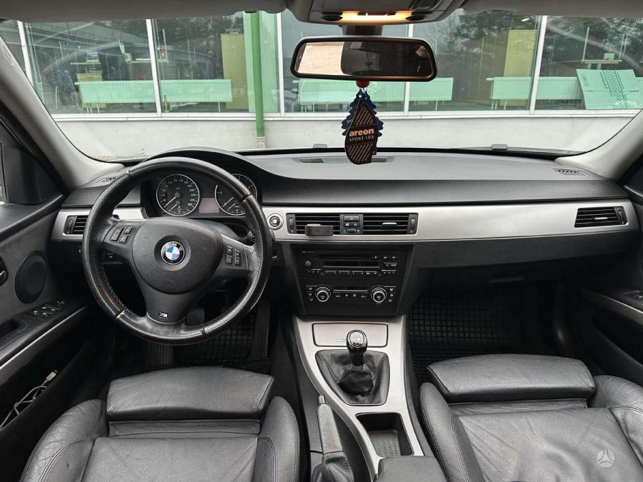 Grey BMW 318 2007 in Nemencine, with an engine capacity of 1.80 L and mileage of 329 thousand km for 2800 €, photo 10 on AUTOMOTO.COM.LV