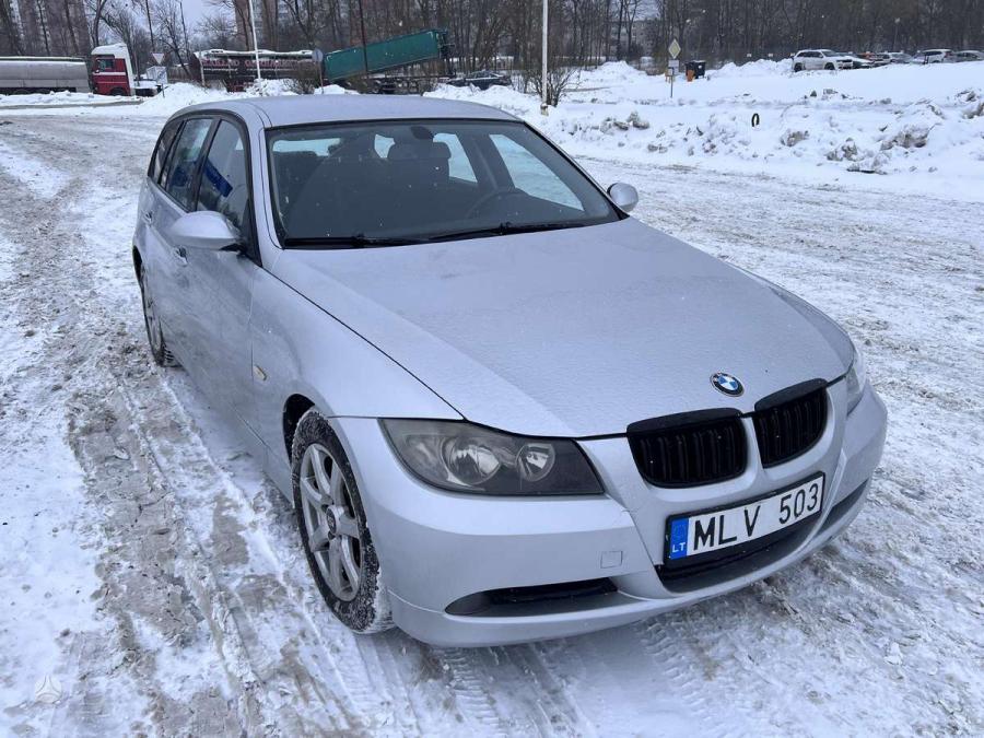 Grey BMW 318 2007 in Klaipeda, with an engine capacity of 2.00 L and mileage of 322 thousand km for 2300 €, photo 1 on AUTOMOTO.COM.LV