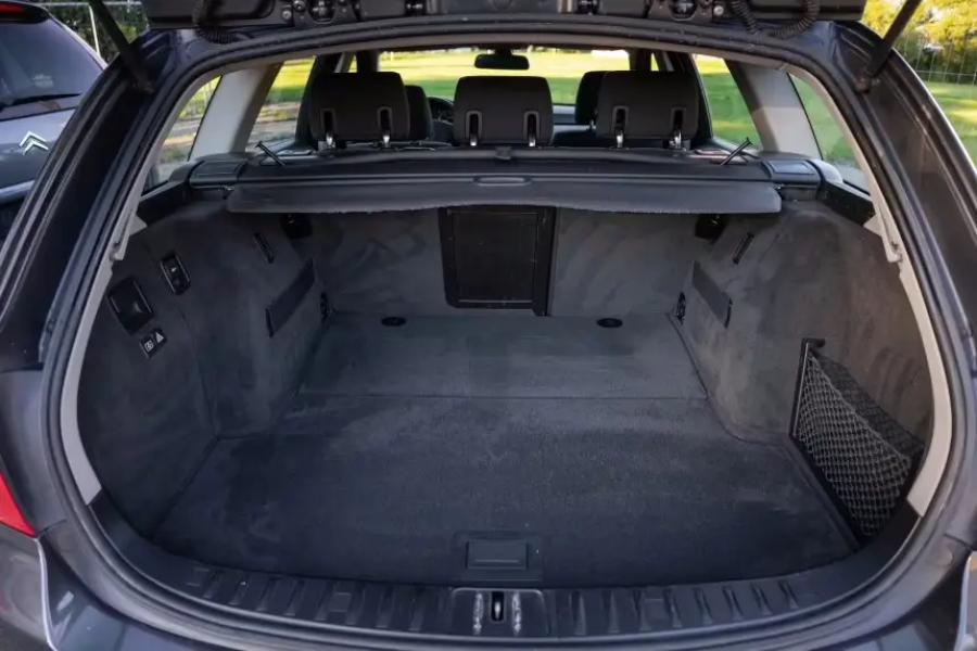 Pelēks BMW 318 2007 Liepāja, ar dzinēja tilpumu 2.00 L un nobraukumu 277 tūkst. km par 4100 €, foto 11 vietnē AUTOMOTO.COM.LV
