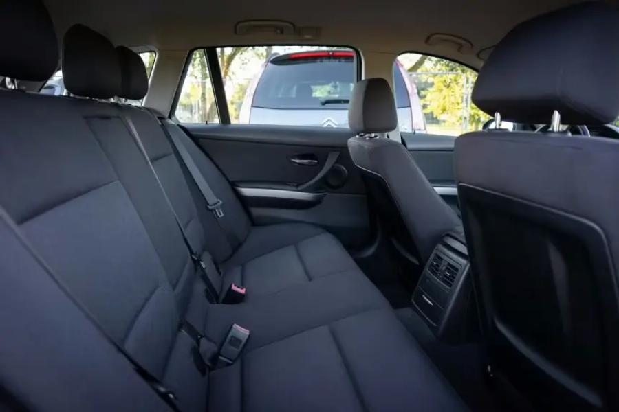 Pelēks BMW 318 2007 Liepāja, ar dzinēja tilpumu 2.00 L un nobraukumu 277 tūkst. km par 4100 €, foto 12 vietnē AUTOMOTO.COM.LV