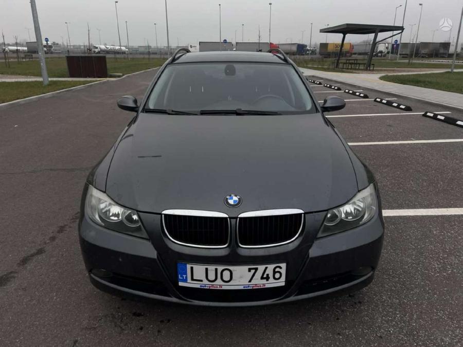Grey BMW 318 2008 in Marijampole, with an engine capacity of 2.00 L and mileage of 324 thousand km for 3100 €, photo 1 on AUTOMOTO.COM.LV