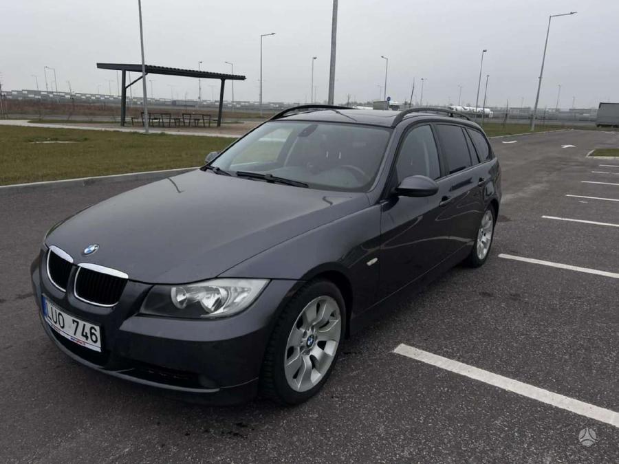 Grey BMW 318 2008 in Marijampole, with an engine capacity of 2.00 L and mileage of 324 thousand km for 3100 €, photo 2 on AUTOMOTO.COM.LV