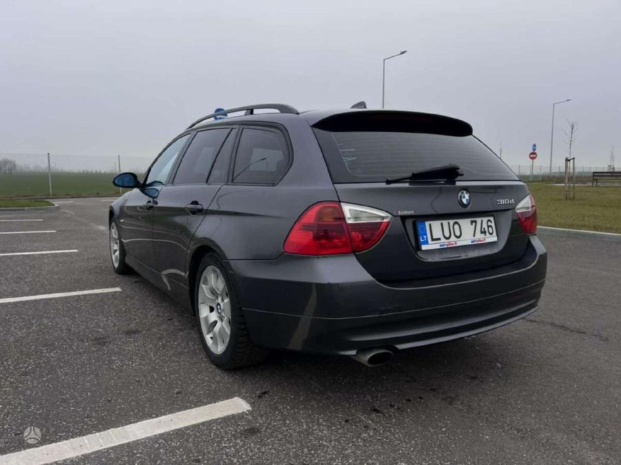 Grey BMW 318 2008 in Marijampole, with an engine capacity of 2.00 L and mileage of 324 thousand km for 3100 €, photo 4 on AUTOMOTO.COM.LV