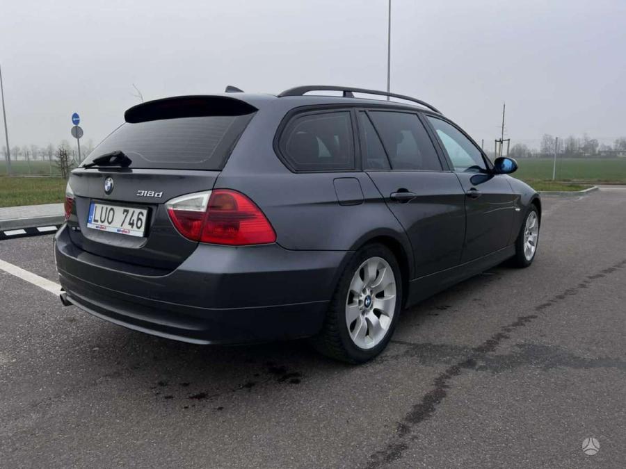 Grey BMW 318 2008 in Marijampole, with an engine capacity of 2.00 L and mileage of 324 thousand km for 3100 €, photo 6 on AUTOMOTO.COM.LV