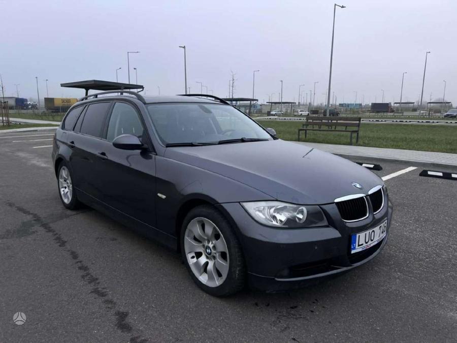 Grey BMW 318 2008 in Marijampole, with an engine capacity of 2.00 L and mileage of 324 thousand km for 3100 €, photo 8 on AUTOMOTO.COM.LV