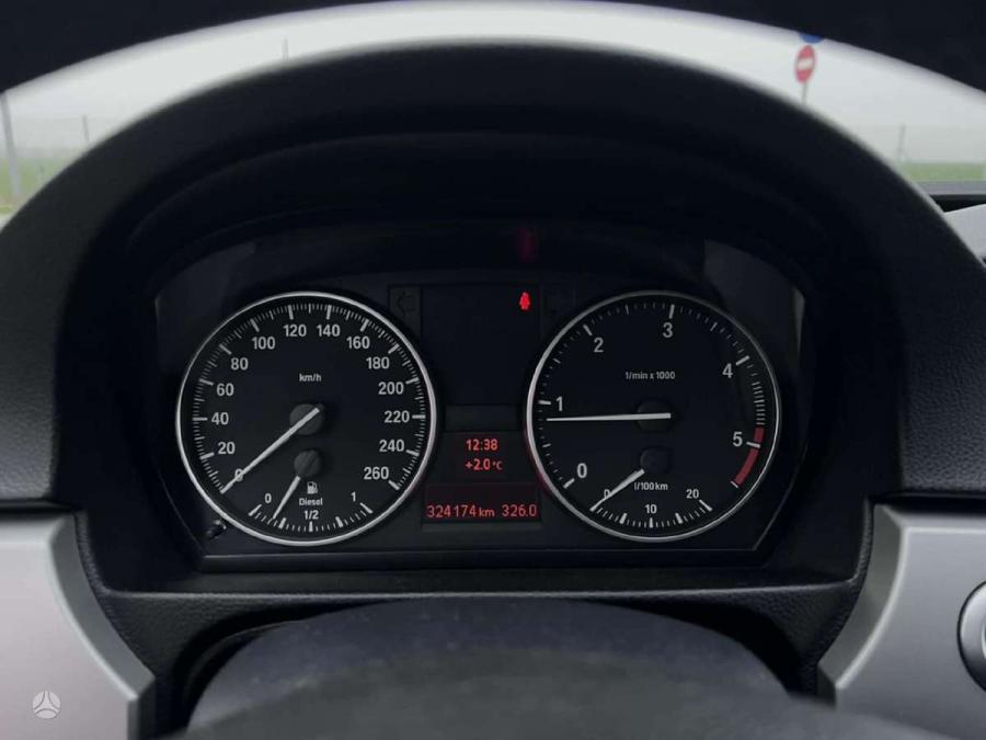 Grey BMW 318 2008 in Marijampole, with an engine capacity of 2.00 L and mileage of 324 thousand km for 3100 €, photo 15 on AUTOMOTO.COM.LV