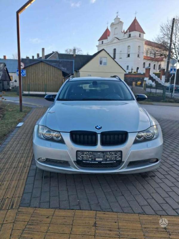 Grey BMW 318 2008 in Raseiniai, with an engine capacity of 2.00 L and mileage of 194 thousand km for 3300 €, photo 2 on AUTOMOTO.COM.LV