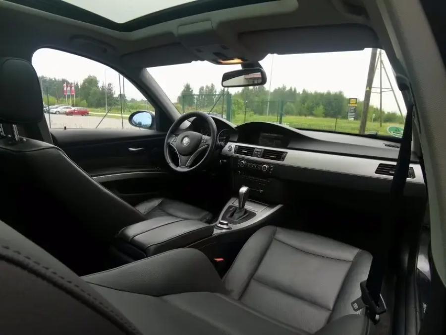 Grey BMW 318 2008 in Kuldiga, with an engine capacity of 2.00 L and mileage of 242 thousand km for 5100 €, photo 8 on AUTOMOTO.COM.LV