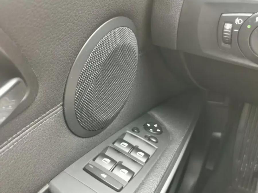 Grey BMW 318 2008 in Kuldiga, with an engine capacity of 2.00 L and mileage of 242 thousand km for 5100 €, photo 15 on AUTOMOTO.COM.LV