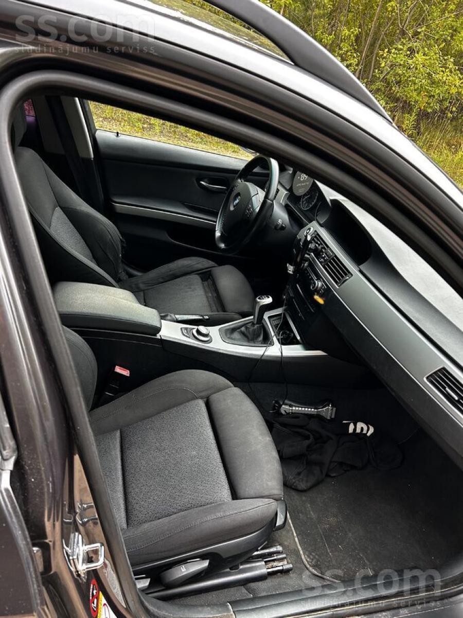 Grey BMW 318 2008 in Jekabpils, with an engine capacity of 2.00 L and mileage of 304 thousand km for 3000 €, photo 10 on AUTOMOTO.COM.LV