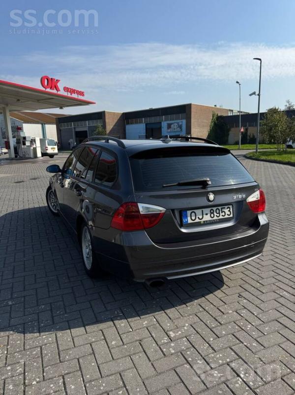 Grey BMW 318 2008 in Riga, with an engine capacity of 2.00 L and mileage of 252 thousand km for 2700 €, photo 5 on AUTOMOTO.COM.LV