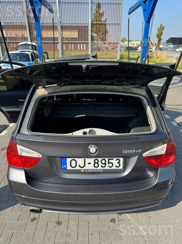 Grey BMW 318 2008 in Riga, with an engine capacity of 2.00 L and mileage of 252 thousand km for 2700 €, photo 7 on AUTOMOTO.COM.LV