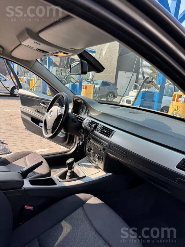 Grey BMW 318 2008 in Riga, with an engine capacity of 2.00 L and mileage of 252 thousand km for 2700 €, photo 10 on AUTOMOTO.COM.LV
