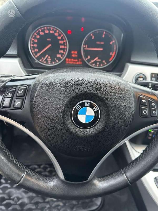 Pelēks BMW 318 2009 Skaudvilė, ar dzinēja tilpumu 2.00 L un nobraukumu 281 tūkst. km par 3900 €, foto 11 vietnē AUTOMOTO.COM.LV