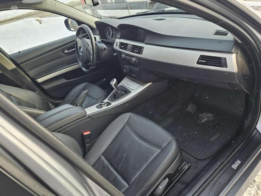 Pelēks BMW 318 2009 Šauļi, ar dzinēja tilpumu 2.00 L un nobraukumu 377 tūkst. km par 2950 €, foto 13 vietnē AUTOMOTO.COM.LV