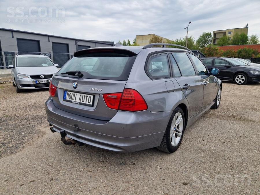 Pelēks BMW 318 2009 Liepāja, ar dzinēja tilpumu 2.00 L un nobraukumu 332 tūkst. km par 4990 €, foto 5 vietnē AUTOMOTO.COM.LV