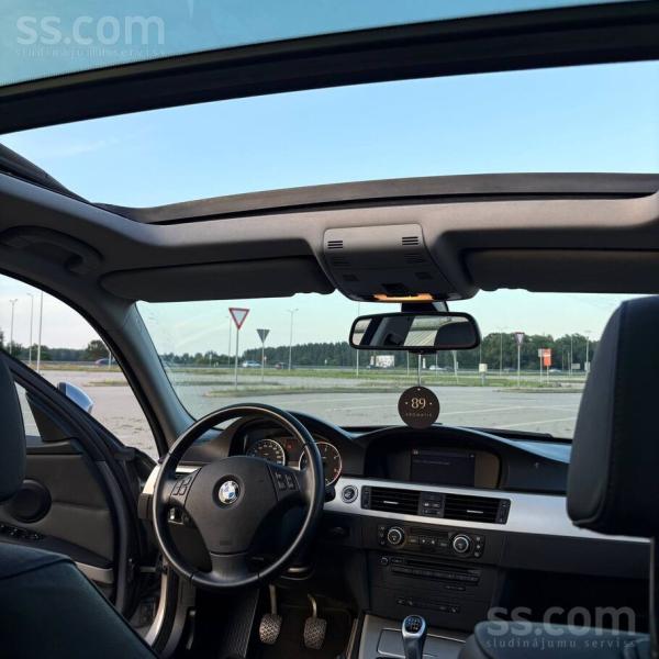 Grey BMW 318 2009 in Riga, with an engine capacity of 2.00 L and mileage of 299 thousand km for 4100 €, photo 4 on AUTOMOTO.COM.LV
