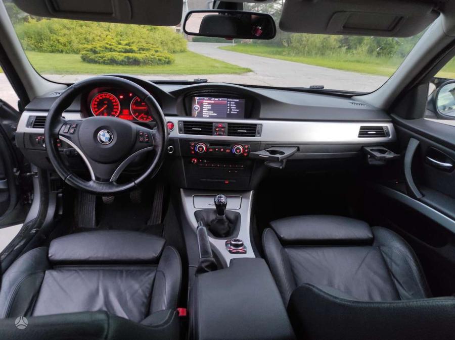 Grey BMW 318 2009 in Marijampole, with an engine capacity of 2.00 L and mileage of 320 thousand km for 3700 €, photo 11 on AUTOMOTO.COM.LV
