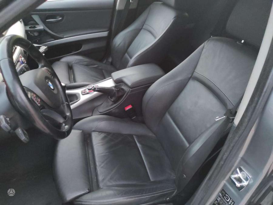 Grey BMW 318 2009 in Marijampole, with an engine capacity of 2.00 L and mileage of 320 thousand km for 3700 €, photo 12 on AUTOMOTO.COM.LV