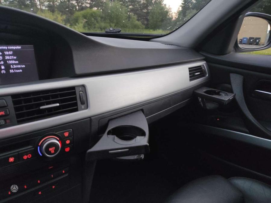 Grey BMW 318 2009 in Marijampole, with an engine capacity of 2.00 L and mileage of 320 thousand km for 3700 €, photo 14 on AUTOMOTO.COM.LV