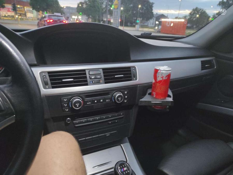 Grey BMW 318 2009 in Marijampole, with an engine capacity of 2.00 L and mileage of 320 thousand km for 3700 €, photo 19 on AUTOMOTO.COM.LV