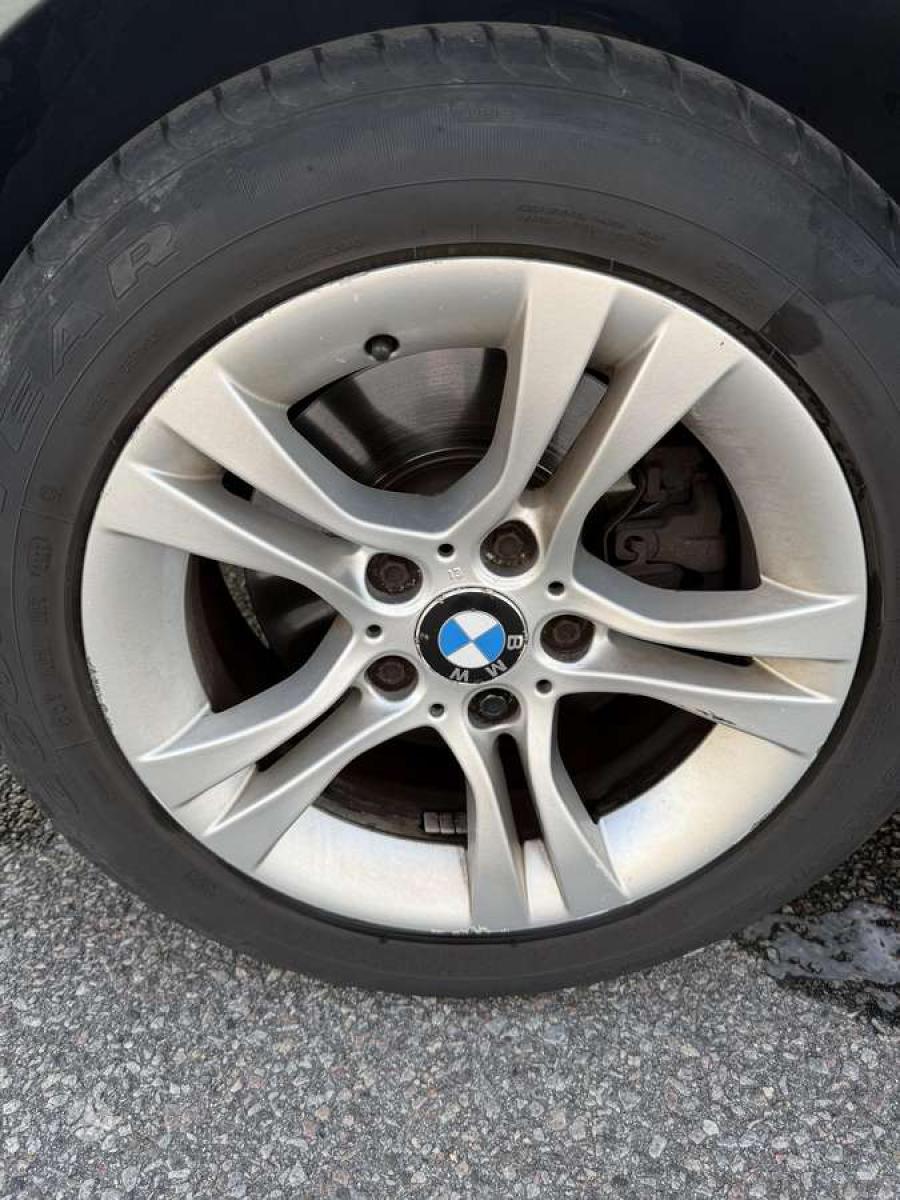 Grey BMW 318 2009 in Klaipeda, with an engine capacity of 2.00 L and mileage of 227 thousand km for 3500 €, photo 8 on AUTOMOTO.COM.LV