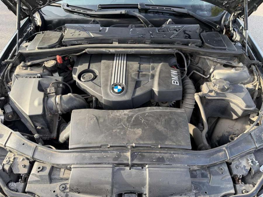 Grey BMW 318 2009 in Klaipeda, with an engine capacity of 2.00 L and mileage of 227 thousand km for 3500 €, photo 9 on AUTOMOTO.COM.LV