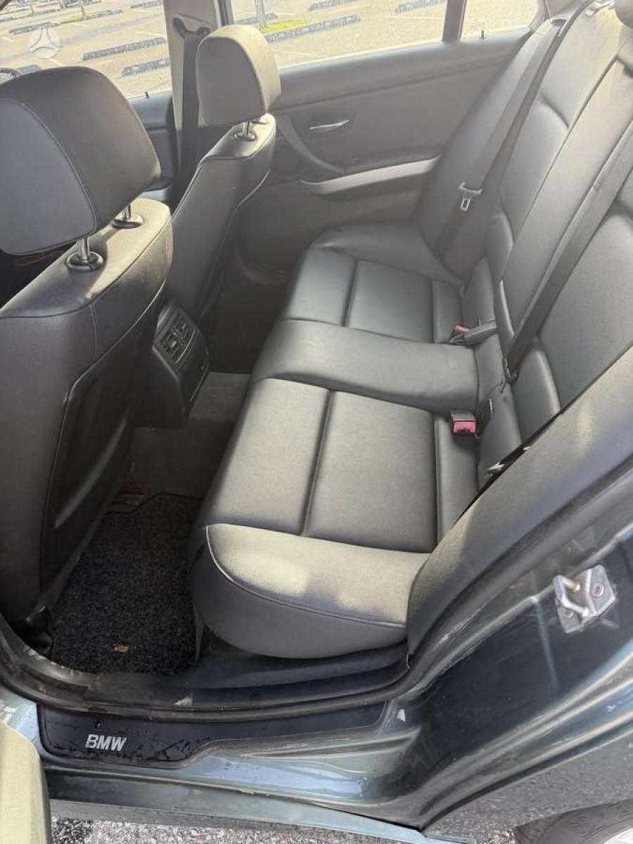 Grey BMW 318 2009 in Klaipeda, with an engine capacity of 2.00 L and mileage of 227 thousand km for 3500 €, photo 13 on AUTOMOTO.COM.LV