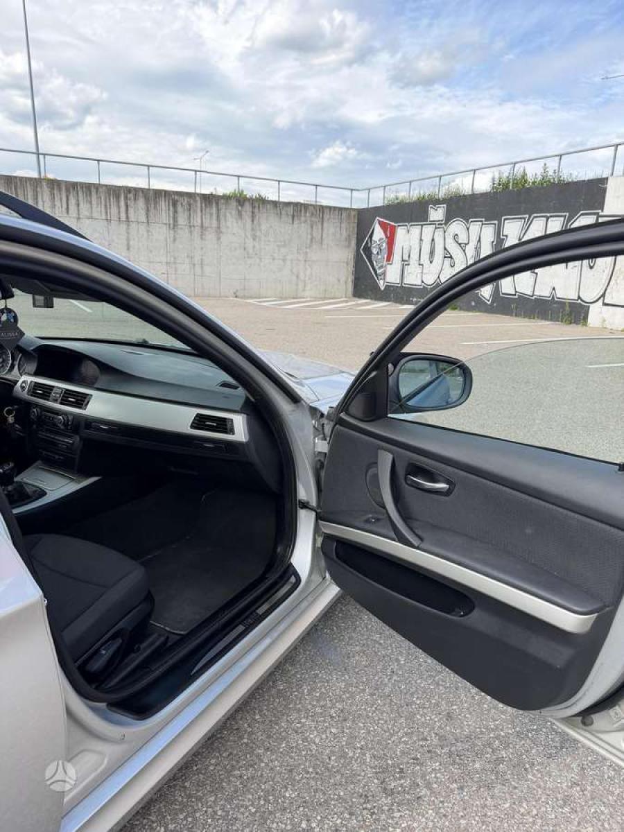 Pelēks BMW 318 2009 Viļņa, ar dzinēja tilpumu 2.00 L un nobraukumu 371 tūkst. km par 3400 €, foto 14 vietnē AUTOMOTO.COM.LV