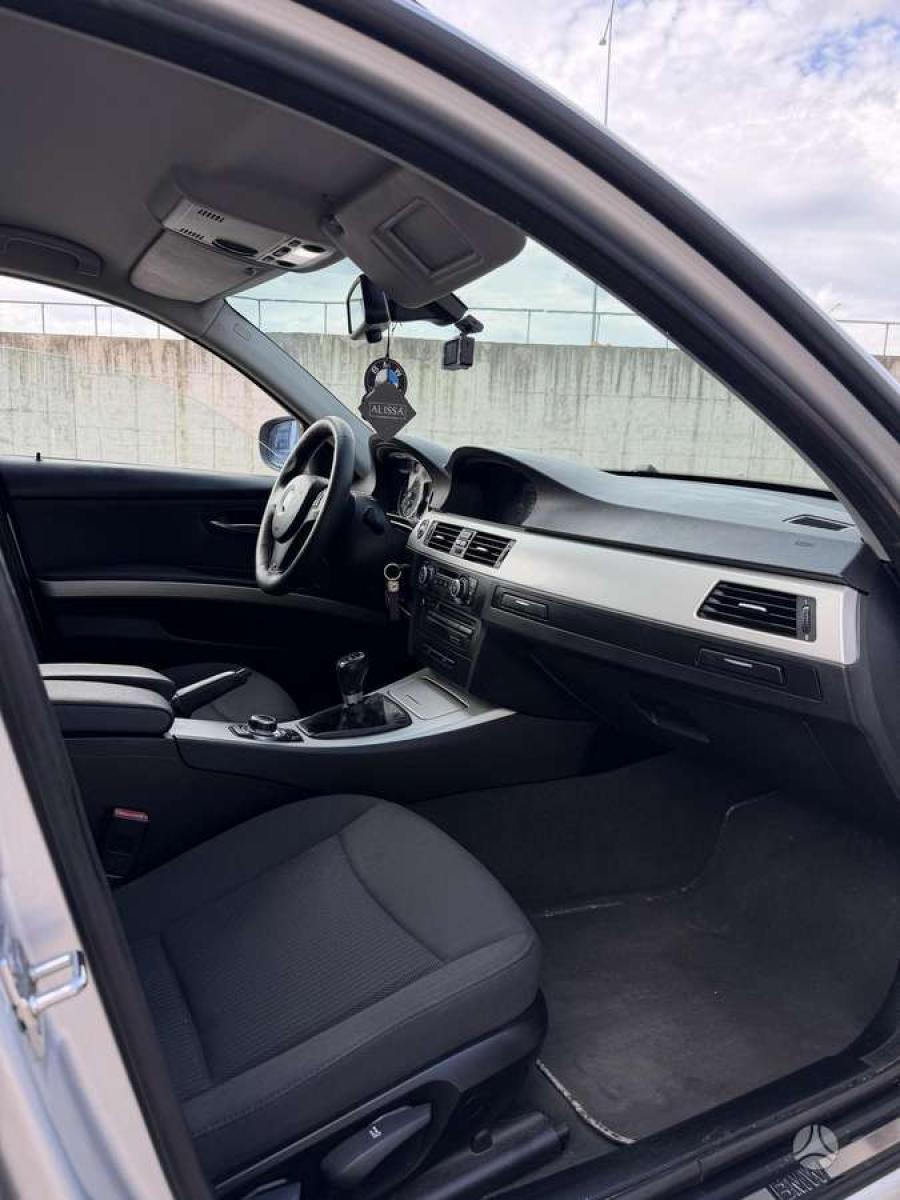 Pelēks BMW 318 2009 Viļņa, ar dzinēja tilpumu 2.00 L un nobraukumu 371 tūkst. km par 3400 €, foto 15 vietnē AUTOMOTO.COM.LV