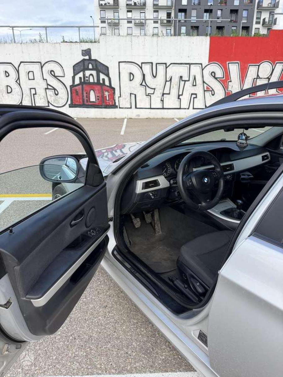 Pelēks BMW 318 2009 Viļņa, ar dzinēja tilpumu 2.00 L un nobraukumu 371 tūkst. km par 3400 €, foto 16 vietnē AUTOMOTO.COM.LV
