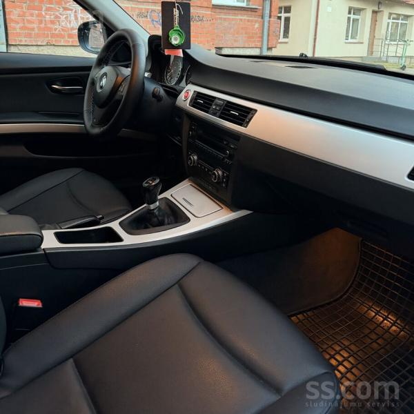Grey BMW 318 2009 in Liepaja, with an engine capacity of 2.00 L and mileage of 341 thousand km for 3700 €, photo 9 on AUTOMOTO.COM.LV