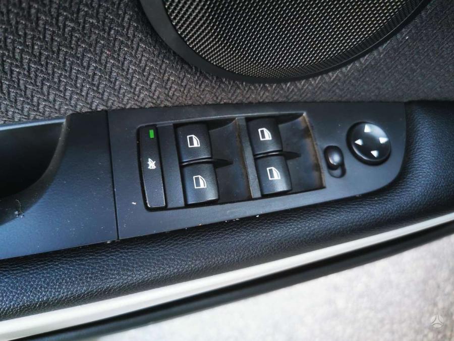Grey BMW 318 2009 in Klaipeda, with an engine capacity of 2.00 L and mileage of 185 thousand km for 4190 €, photo 29 on AUTOMOTO.COM.LV