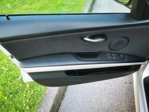 Grey BMW 318 2009 in Klaipeda, with an engine capacity of 2.00 L and mileage of 185 thousand km for 4190 €, photo 31 on AUTOMOTO.COM.LV