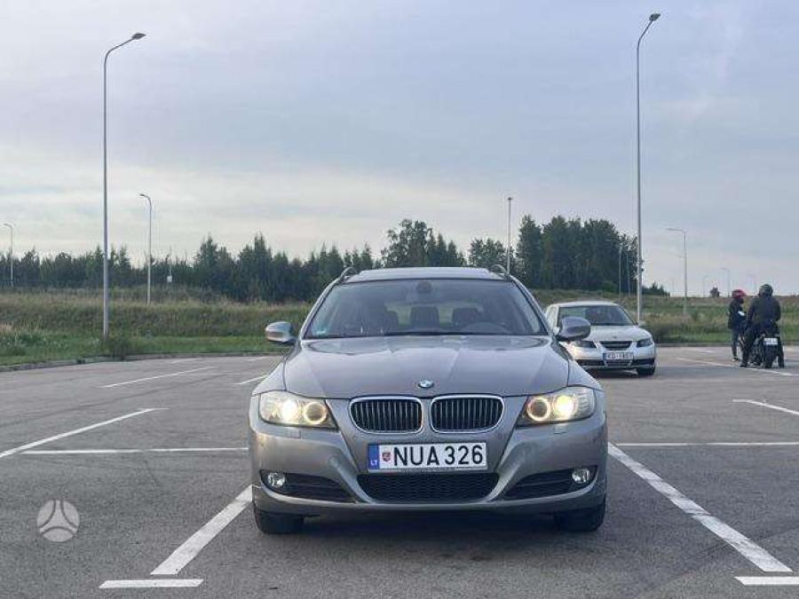 Grey BMW 318 2009 in Siauliai, with an engine capacity of 2.00 L and mileage of 248 thousand km for 3500 €, photo 3 on AUTOMOTO.COM.LV